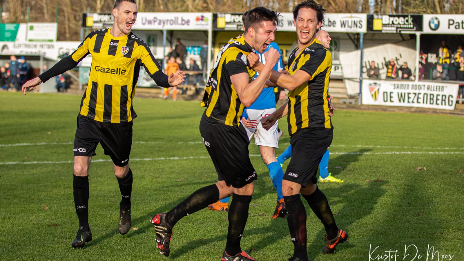 Herfstkampioen Lyra-Lierse wint van Turnhout en slaat een kloofje van ...